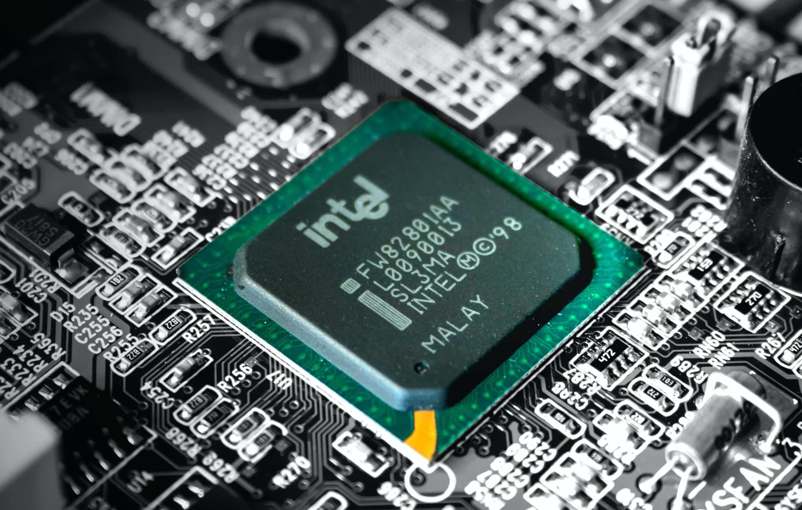 Intel vence 2ª fase de contrato para criar chips para o Pentágono ...