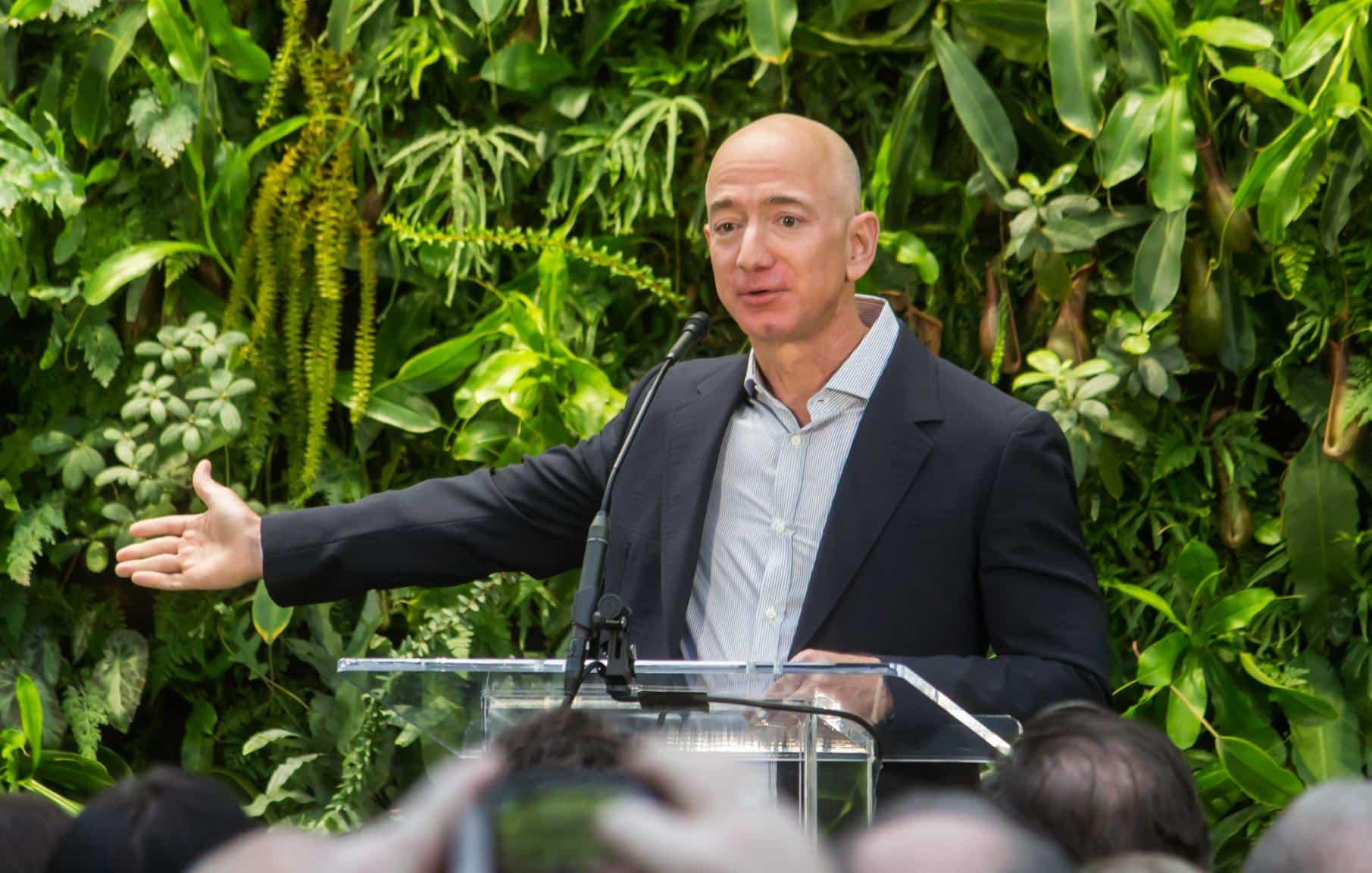 Jeff Bezos diz que doará quase US$ 800 milhões em prol do meio ambiente ...