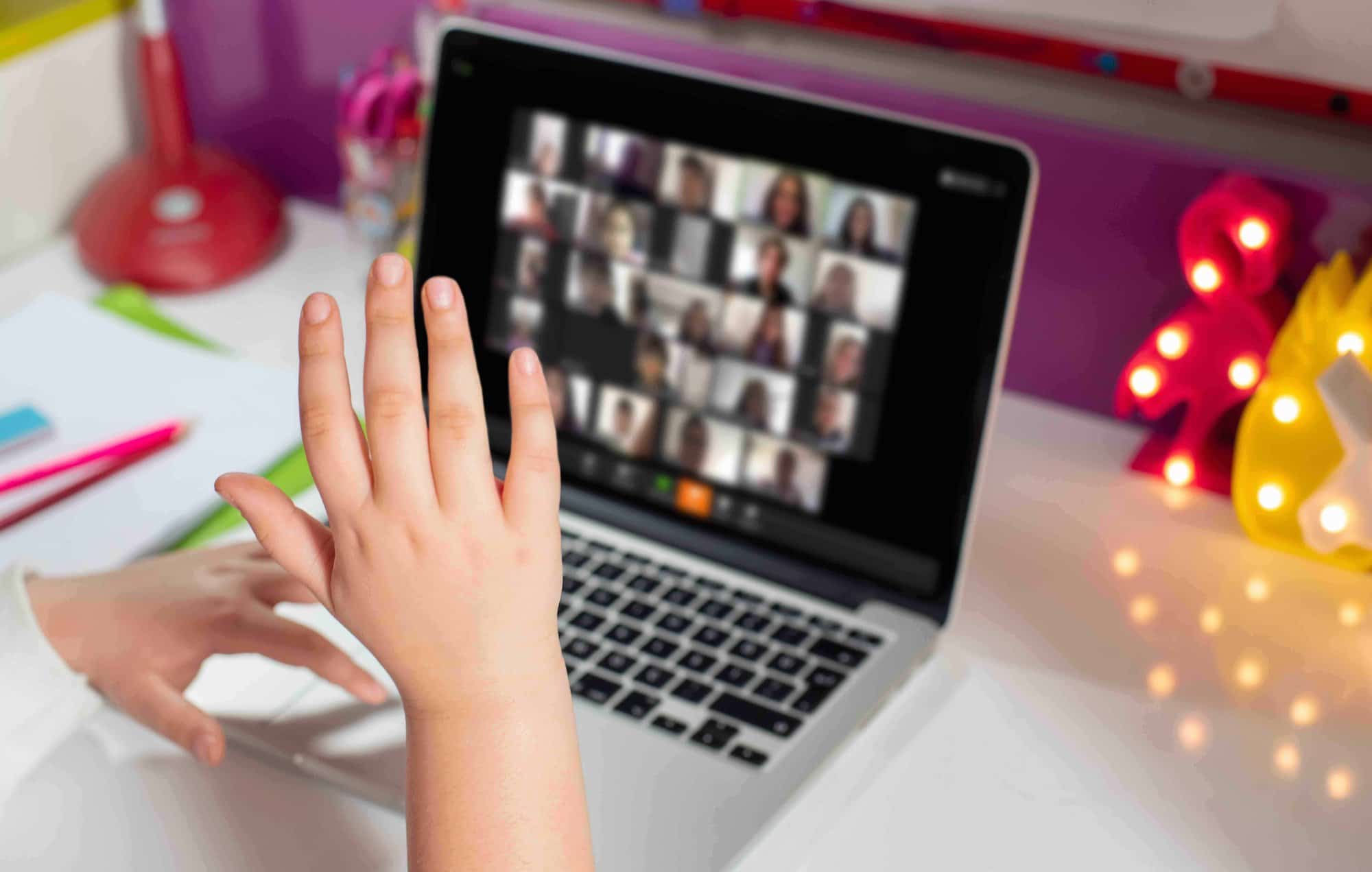 Google Meet agora deixa usuário trocar imagem de fundo em videochamadas ...