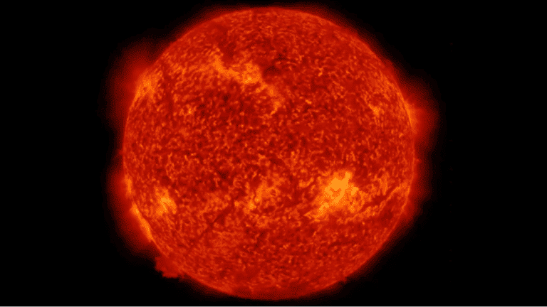 “Desfiladeiro de fogo” do Sol expele plasma e reforça previsão de ...