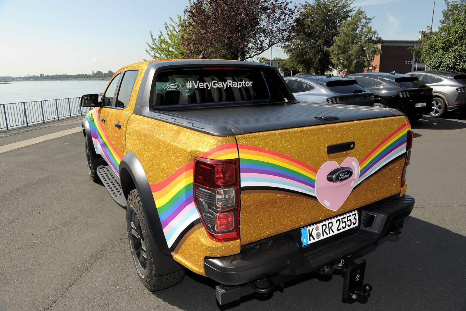 Ford celebra Mês do Orgulho LGBTQ+ com “Bronco do Orgulho” pintado de ...