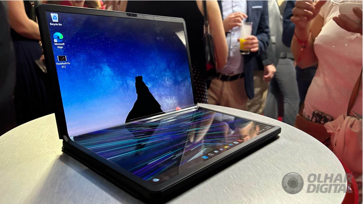 ThinkPad X1 Fold chega ao Brasil com tela OLED dobrável e chip Intel de ...